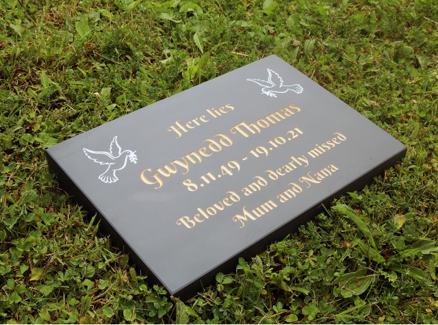 Slate Memorials : 200 X 300 MEMORIAL WEDGE | 40MM THICK | Slate House