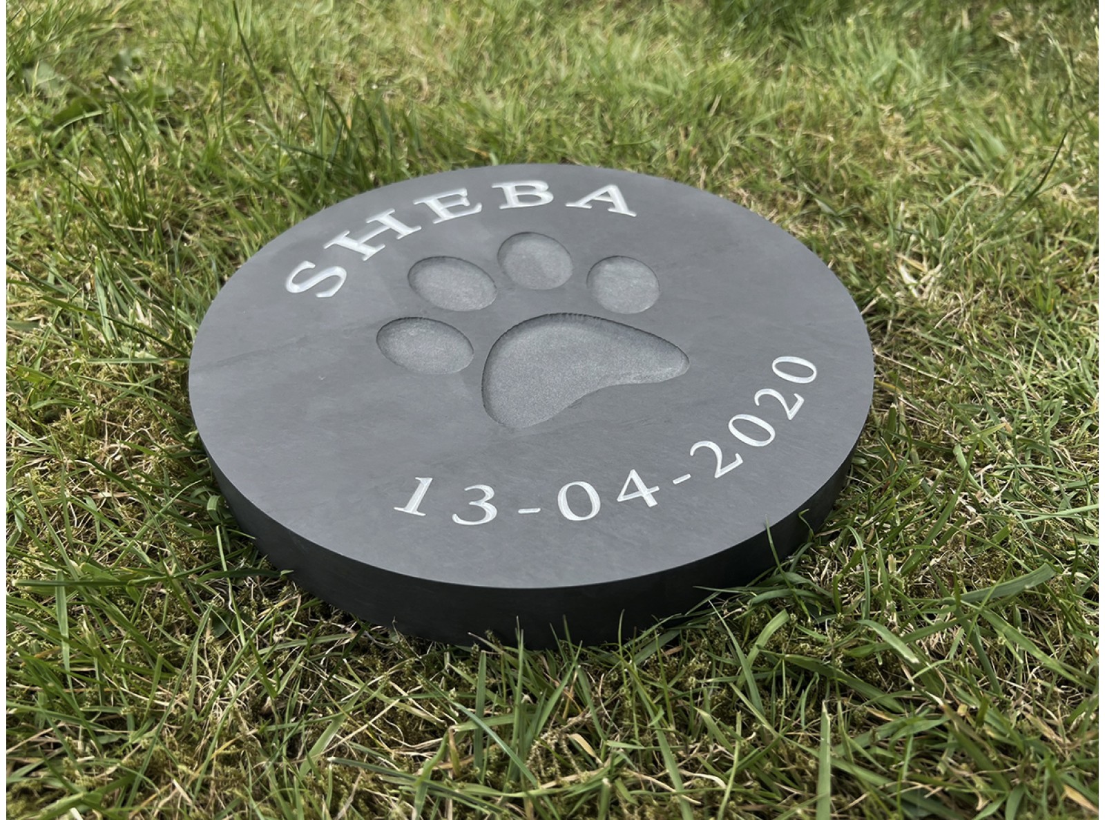 Pet Memorials : Welsh Slate Round Memorial 240mm