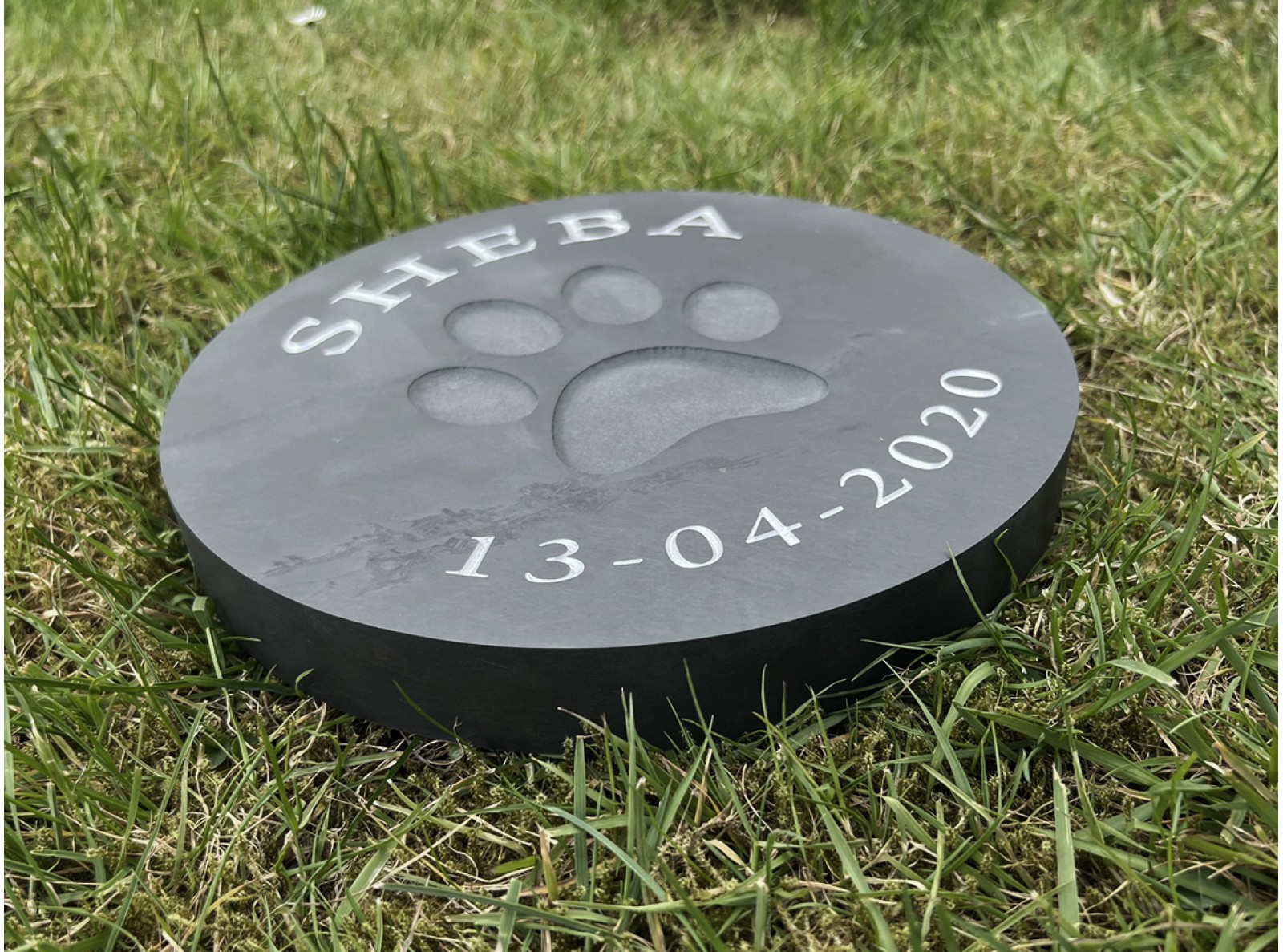 Pet Memorials : Welsh Slate Round Memorial 240mm