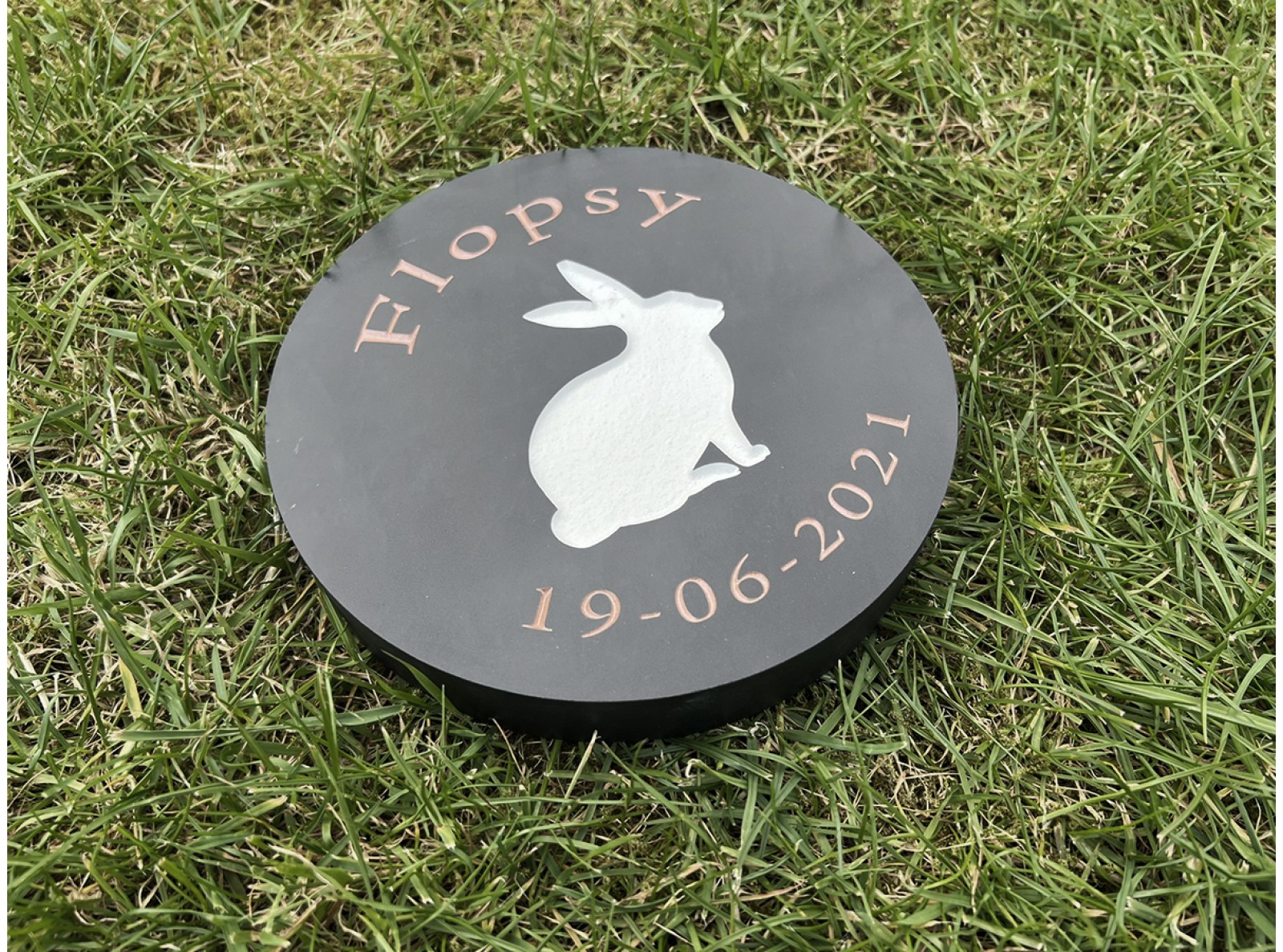 Pet Memorials : Welsh Slate Round Memorial 200mm