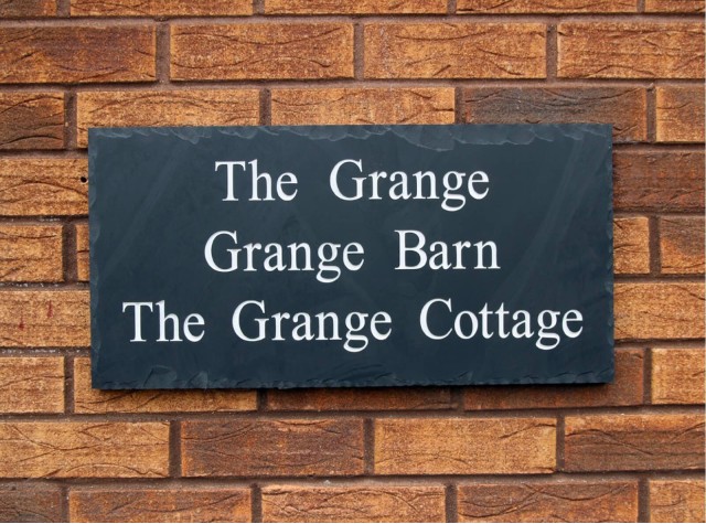 Slate House Signs : 300mm x 600mm x 20mm | Slate House
